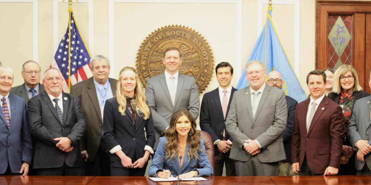 Noem signs foreign-owned ag land bill into law Noem signs foreign-owned ag land bill into law